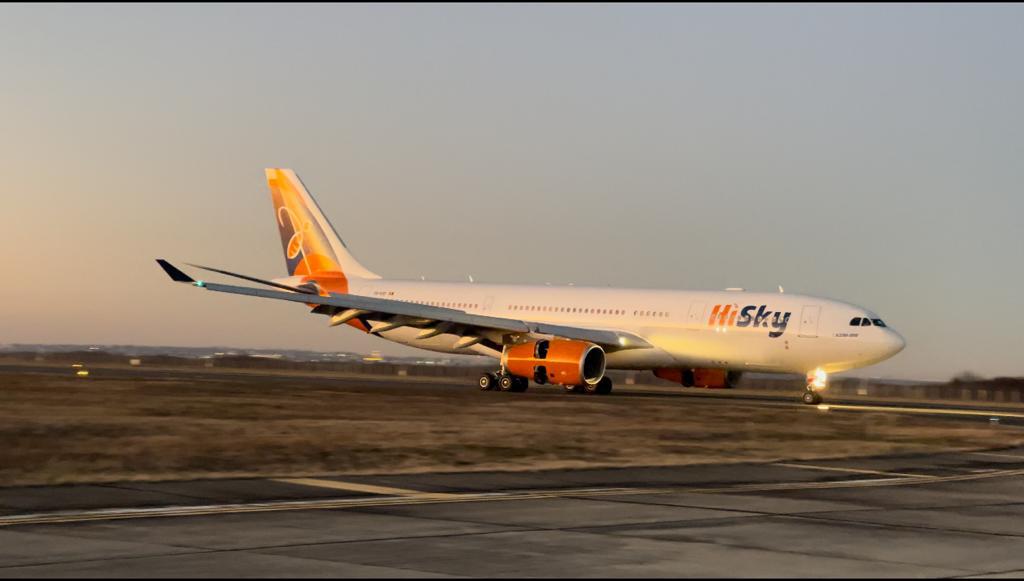 FOTO // Moment ISTORIC pentru Compania HiSky. Primul Airbus A330, care ...