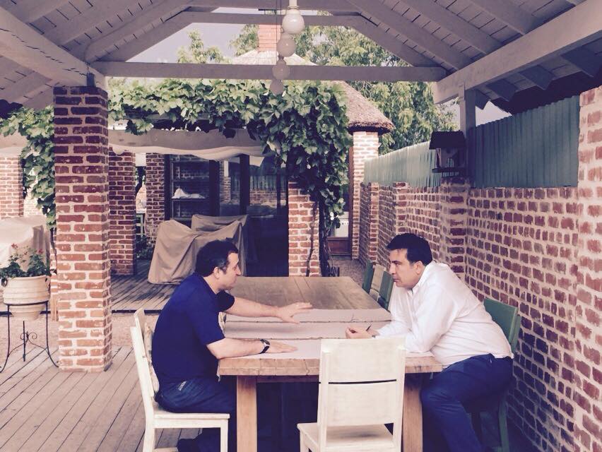 FOTO // Vlad Filat, alături de cei TREI copii ai săi: Luca, Iustina şi ...