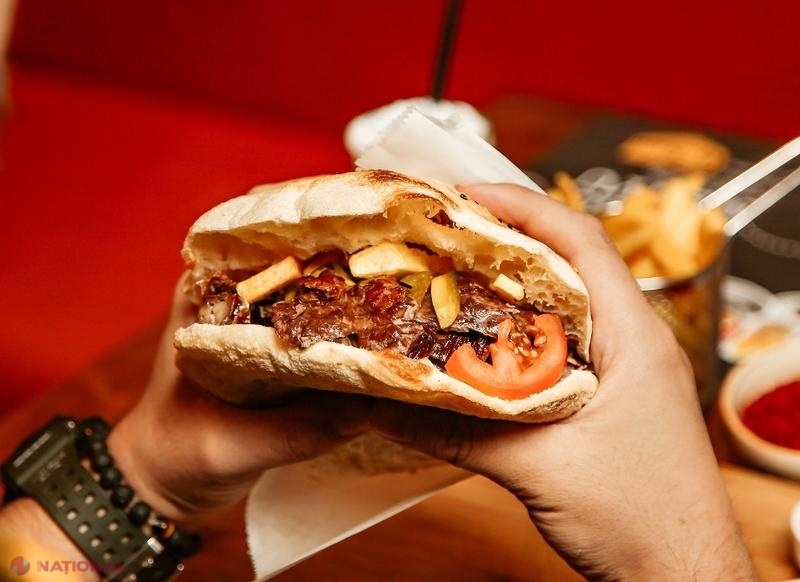 Germanii îi cer lui Olaf Scholz să plafoneze prețul la kebab. Cât a ...