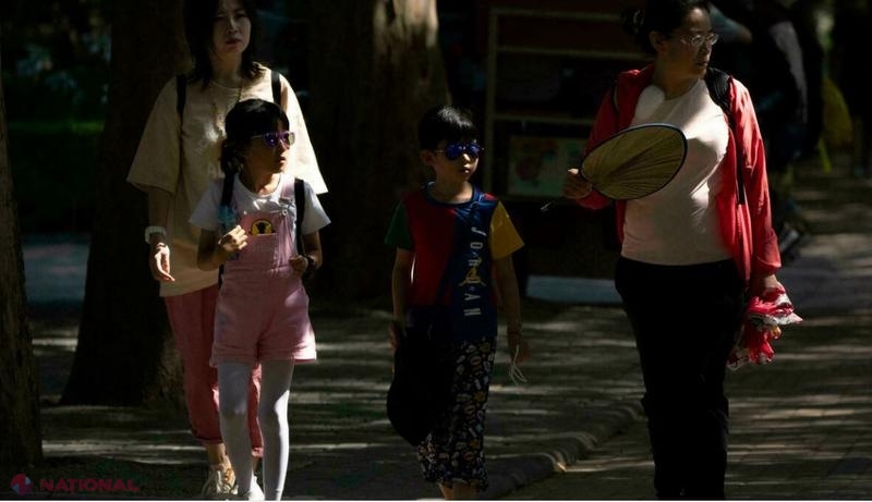 China permite cuplurilor trei copii. Are nevoie pentru creșterea ...