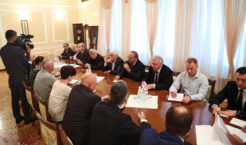 „Societatea civilă” a lui Dodon: Stepaniuc, Beniuc, Manea, Pahomova și ...