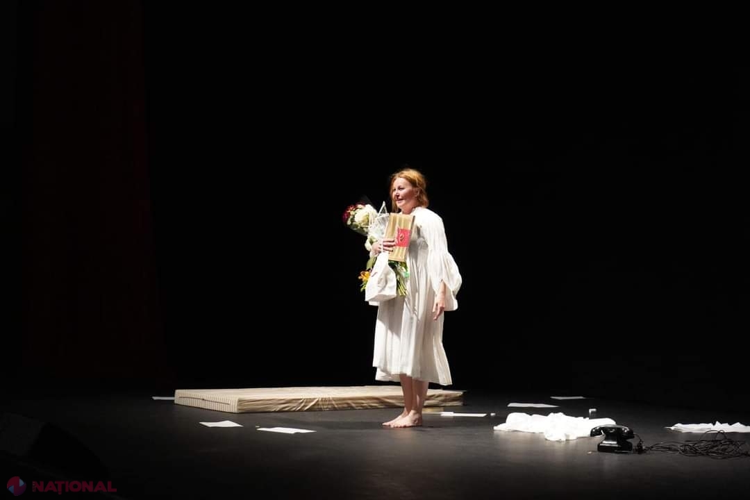 Actrița Teatrului Național I.L. Caragiale, Tania Popa, turneu în stânga ...