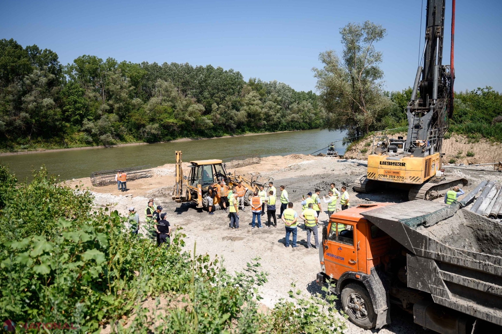 Oficiali moldoveni și români inspectează progresul lucrărilor de ...