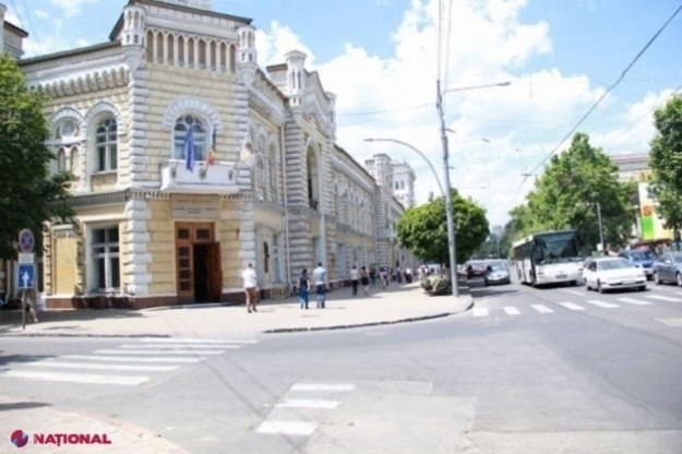 Încă o stradă din centrul Chișinăului cu circulația rutieră SISTATĂ mai ...