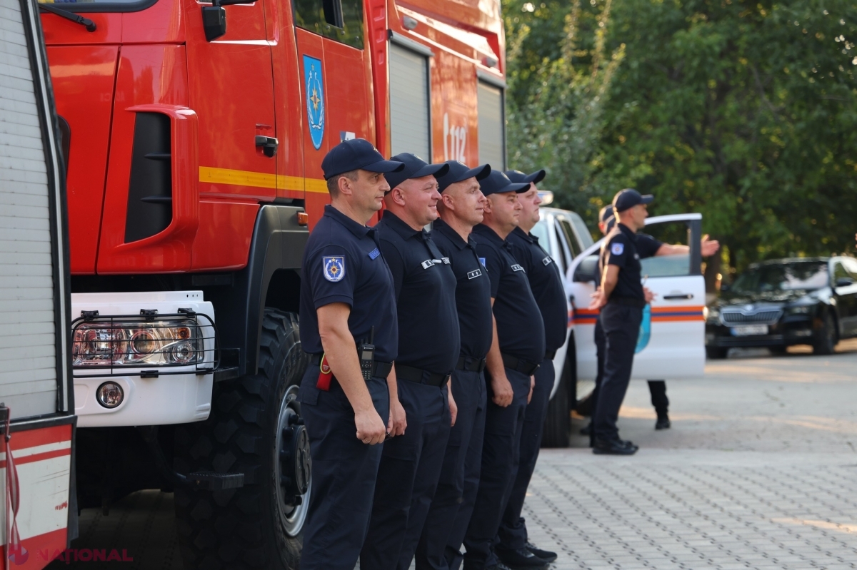 Douăzeci de pompieri din Republica Moldova au plecat în Grecia pentru a ...