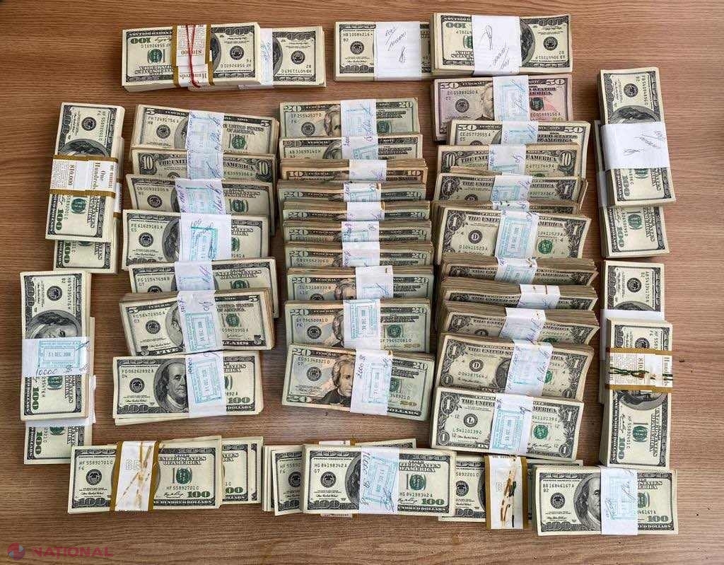 Peste 240 de mii de dolari, care au statut de corp delict într-un dosar ...