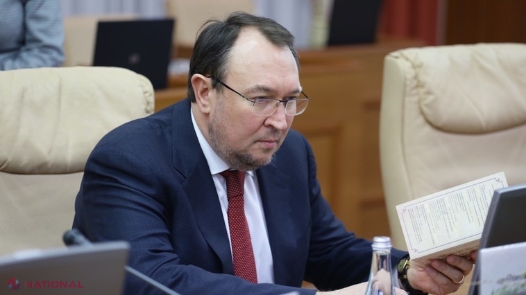 Alexandru Tănase CRITICĂ ideea premierului Chicu de a tăia 70 de ...