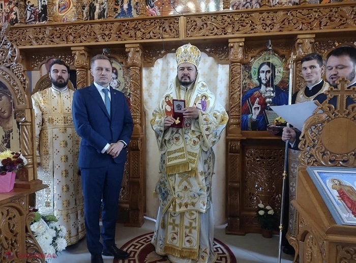 Adrian Dupu, decorat cu Ordinul Eparhial „Crucea Sfântului Ierarh Dionisie Erhan” de către PS ...