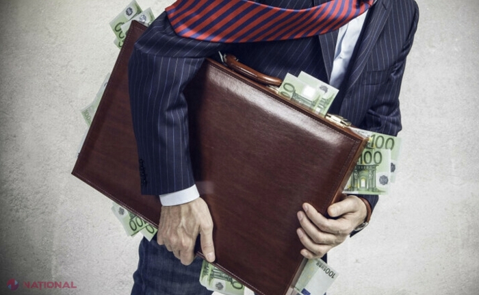 Un bărbat a găsit o pungă cu 5 000 de dolari într-o parcare și i-a păstrat. Ce a pătit după trei ...