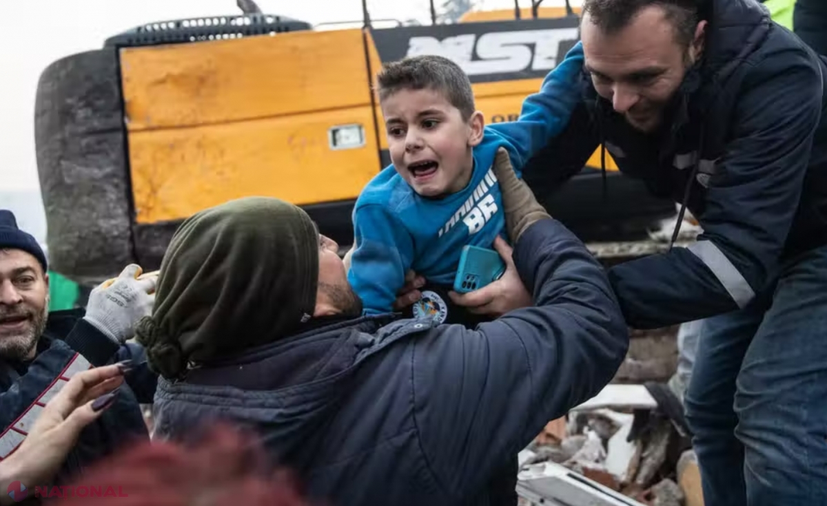 FOTO // Un copil de 8 ani a fost SALVAT, după ce a stat 50 de ore îngropat în moloz într-o ...