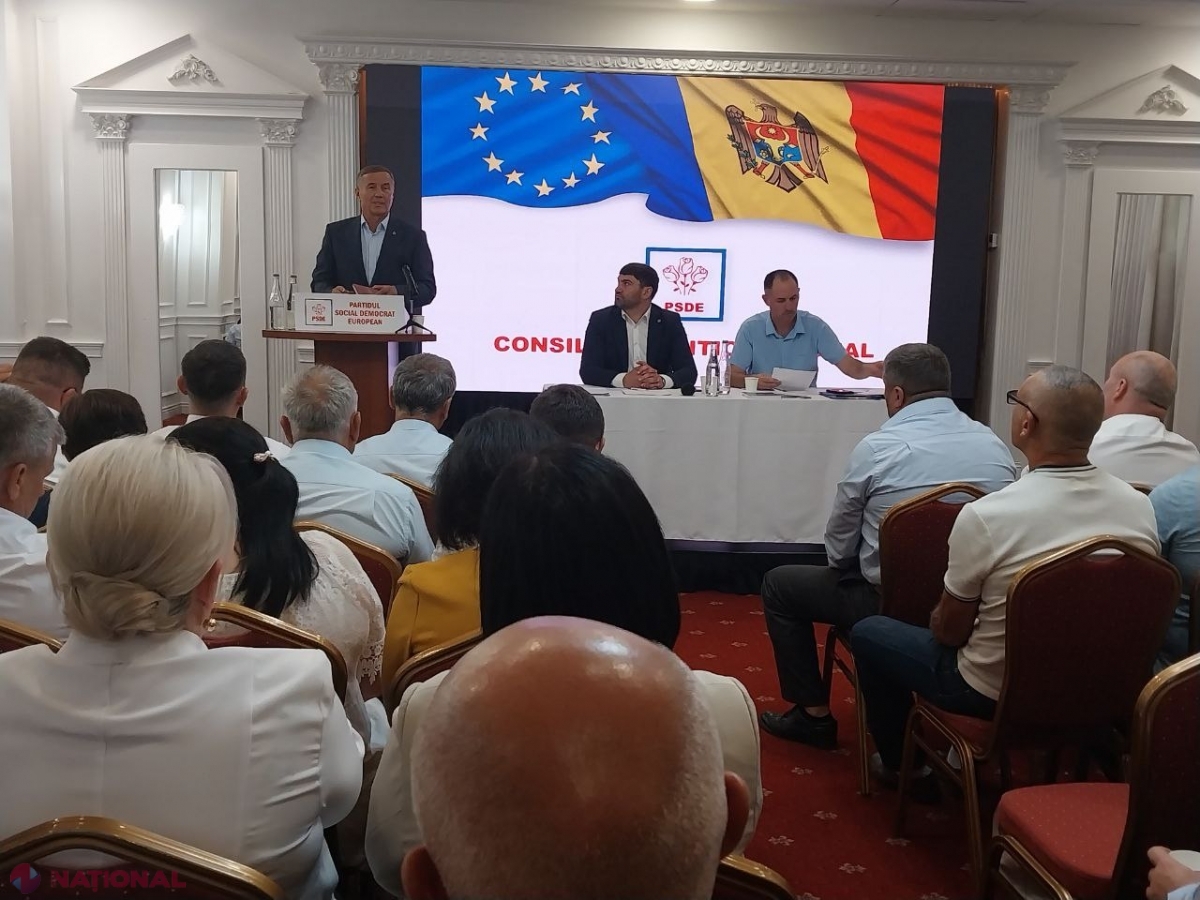 Prezidențiabilul Valeriu Pleșca, care a finanțat traducerea unei cărți ...
