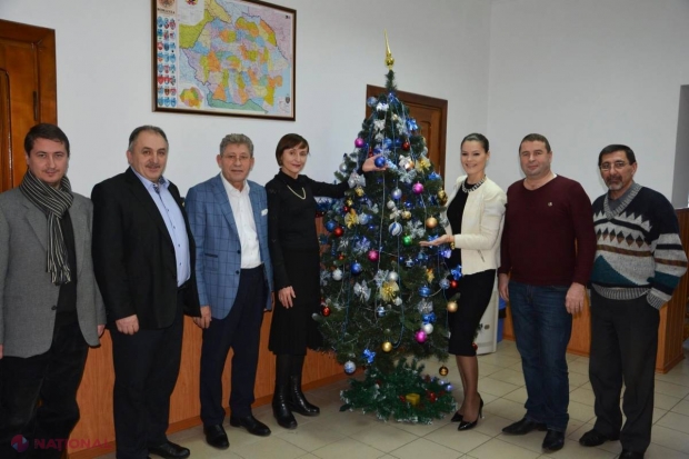 FOTO Mihai Ghimpu şi Corina Fusu, lângă bradul PL